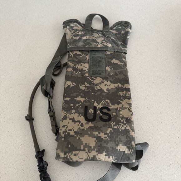 Bags | Molle Ii Hydration System Carrier Acu Pattern Camelback No ...